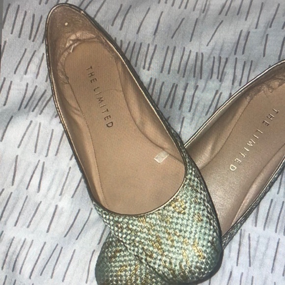 The Limited | Shoes | The Limited Green Flats With Textured Design ...